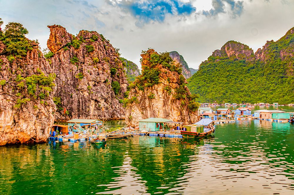 Ha Long Bay, Vietnam. Floating fishing village among limestone karsts ...